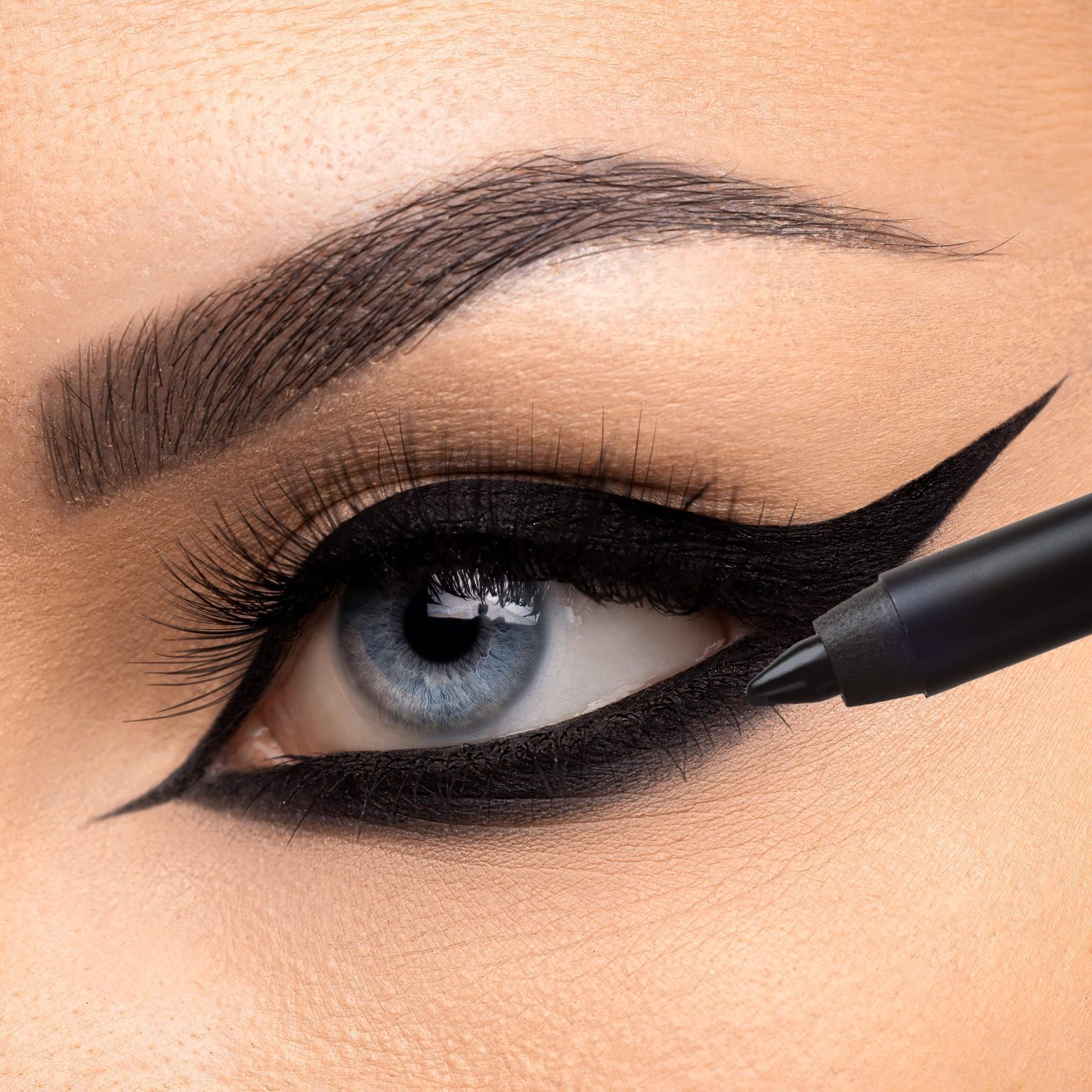 Black Eyeliner: Bold, Beautiful, and Unforgettable - Her Beauty Plug